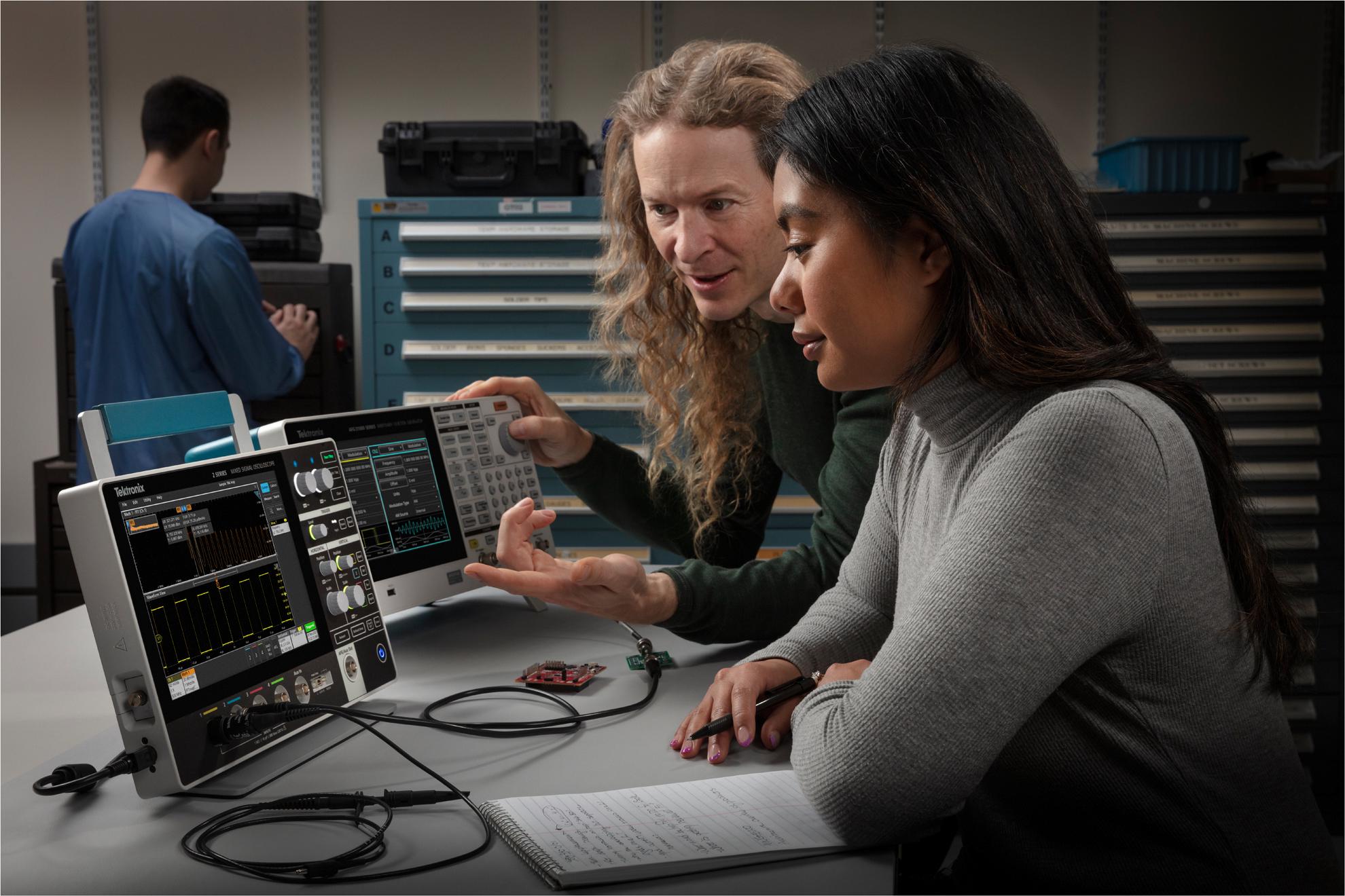 MSO24 2-BW-500 + MSO24 2-P6139B - Tektronix - MSO / MDO Oscilloscope, 2 ...